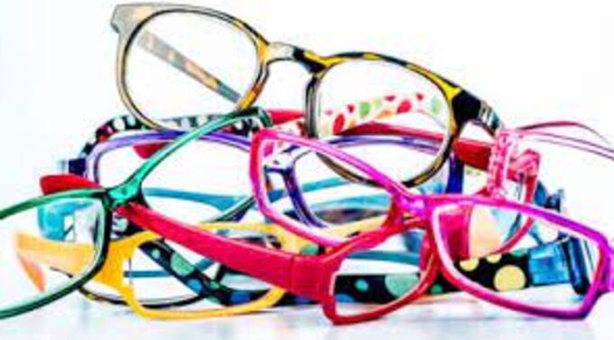 Classes humanitaires : collecte de lunettes, étuis et chiffonnettes ...